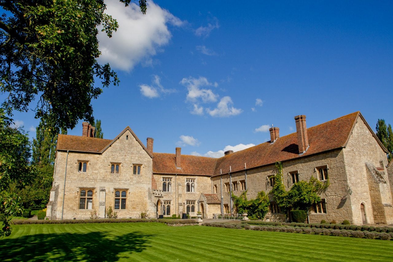 Notley Abbey wedding photographer | Mike Garrard Photography